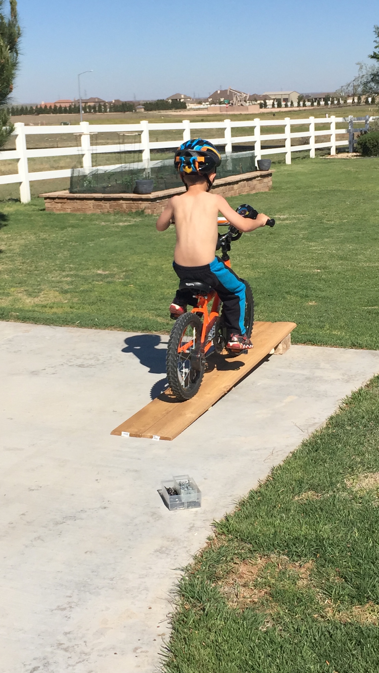 Simple Bike Ramp – Kids Play Outside